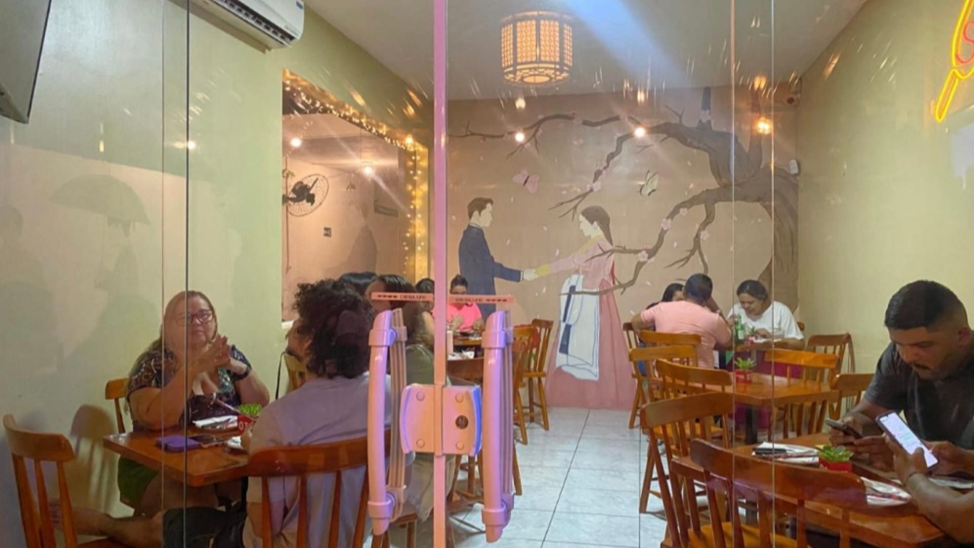 Com influência de K-dramas e K-pop, restaurante coreano vira febre em ...