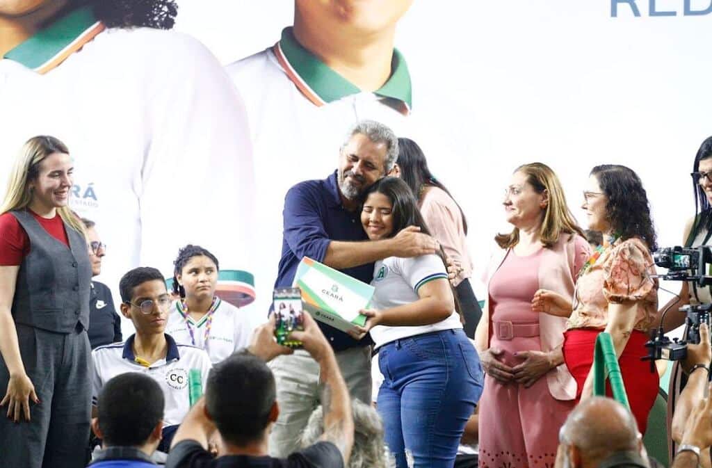 Mais de 52 mil estudantes do Ensino Médio da rede pública recebem ...