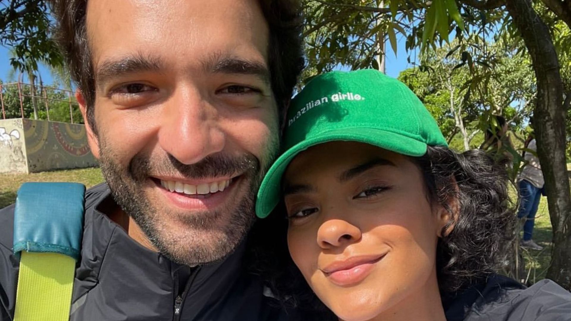 Tamanho da cabeça de Humberto Carrão gera memes na internet e piadas ...